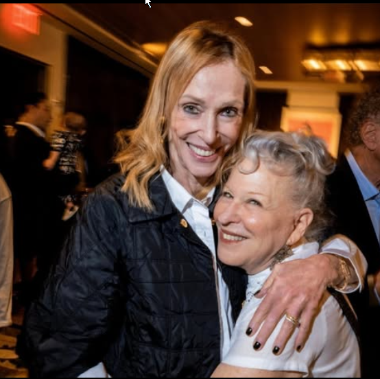 Bette Midler Buys At Edie Baskin Photo Exhibit - Bootleg Betty
